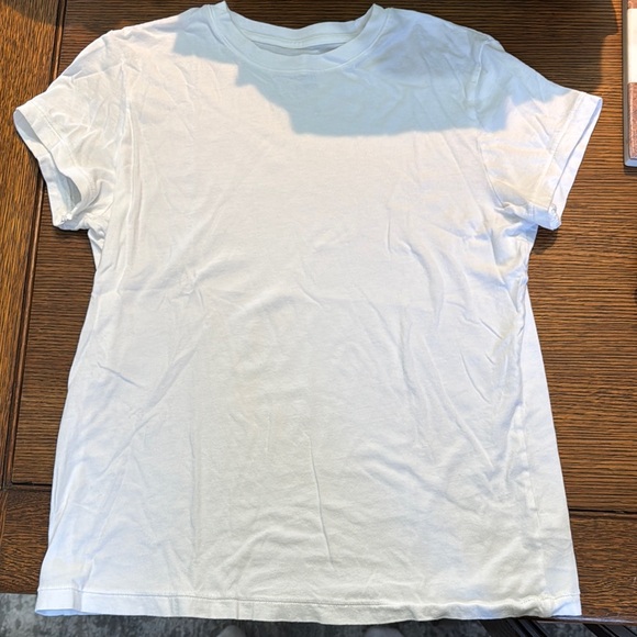 Universal Thread | Tops | Classic White Tshirt By Universal Threads ...